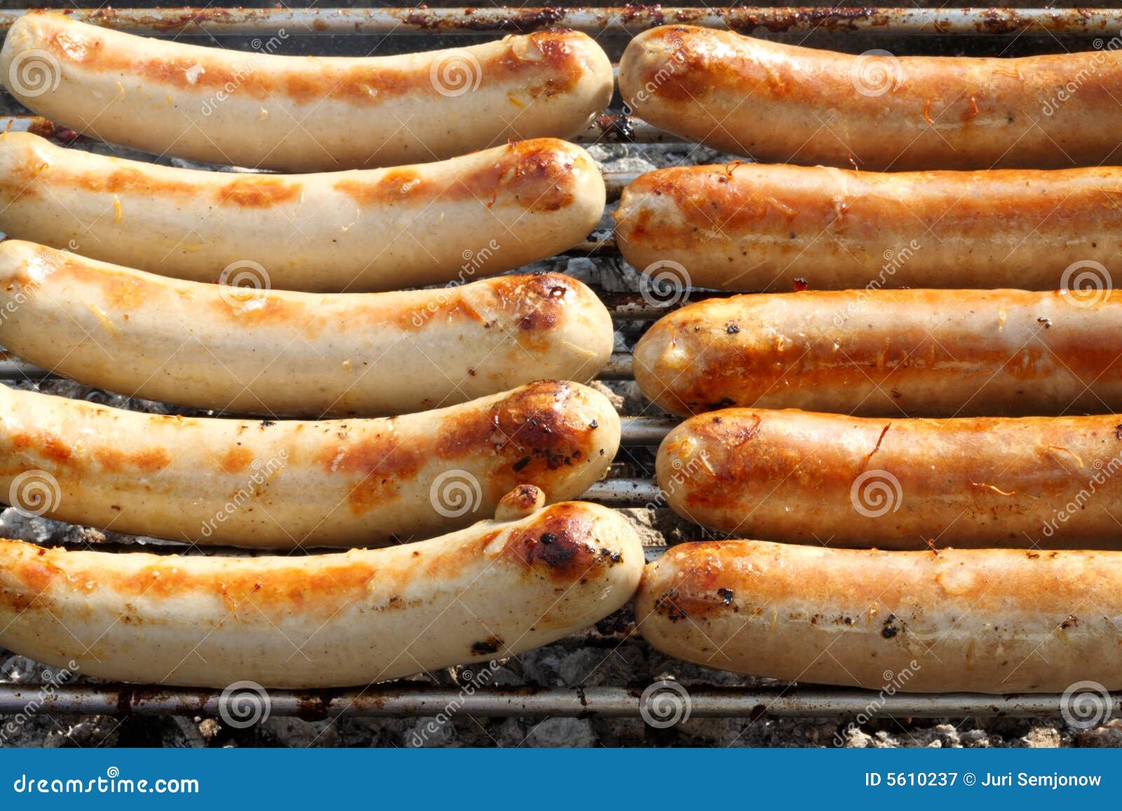 Geroosterde worsten. stock afbeelding. Image of zomer - 5610237