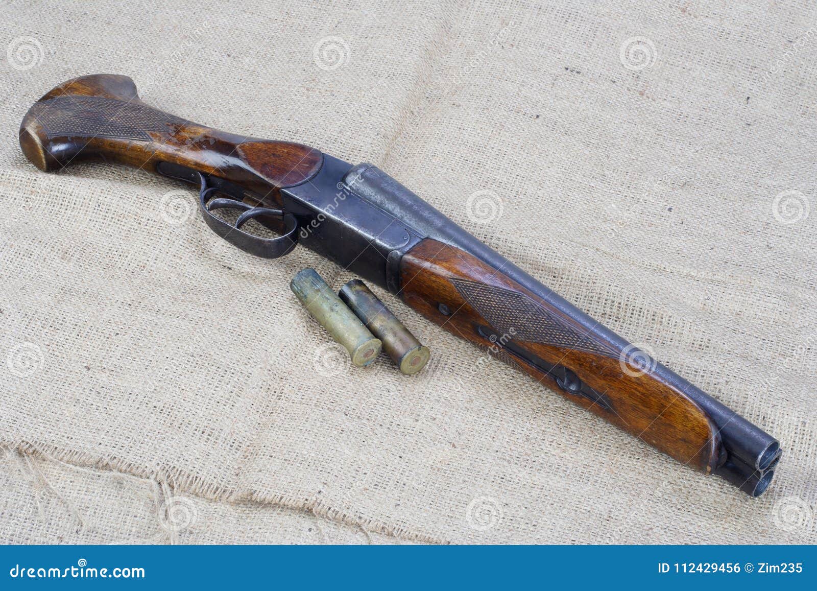 Gesägte-weg Schrotflinte Mit Patronen Stockfoto - Bild von dollar ...