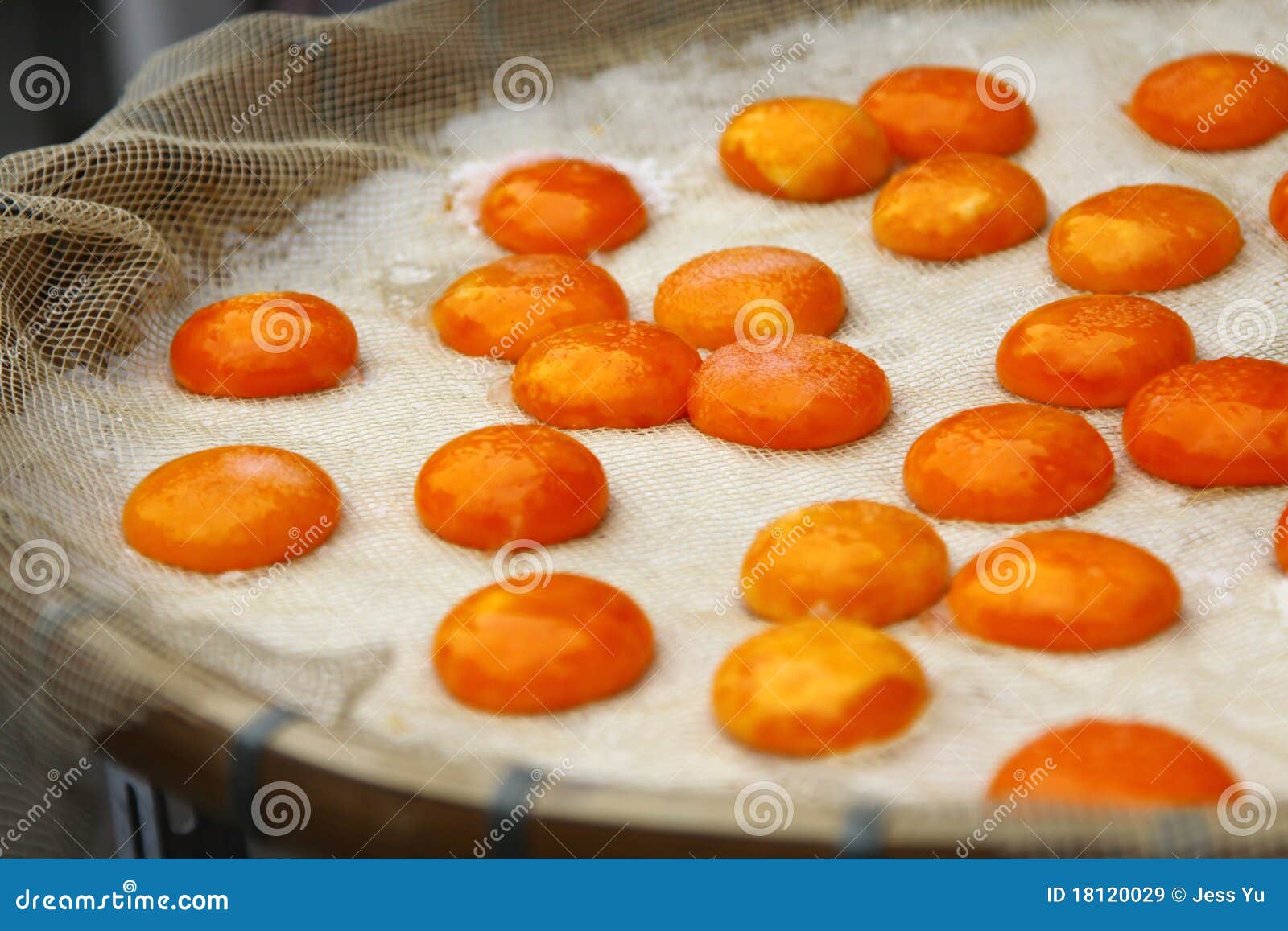 Gesalzene Eidotter stockbild. Bild von huhn, kultur, hintergrund - 18120029