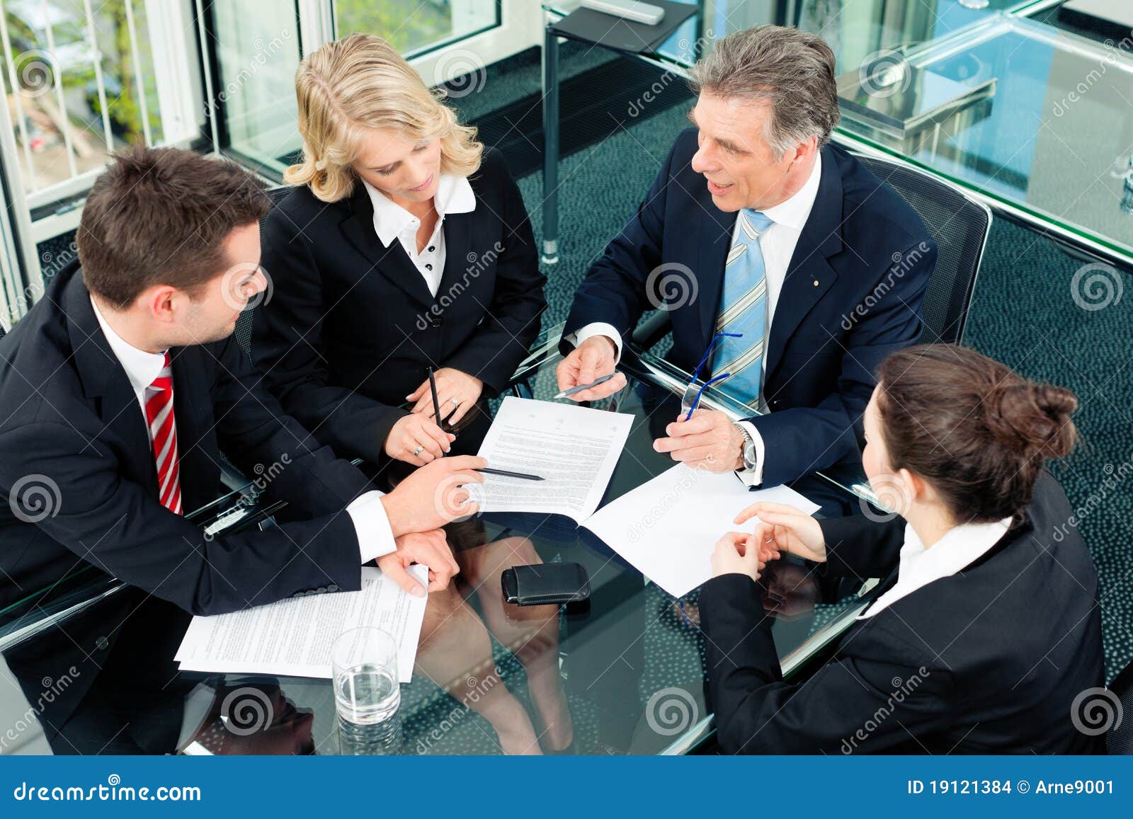 Geschäft - Sitzung in Einem Büro Stockfoto - Bild von leute, verhandeln ...