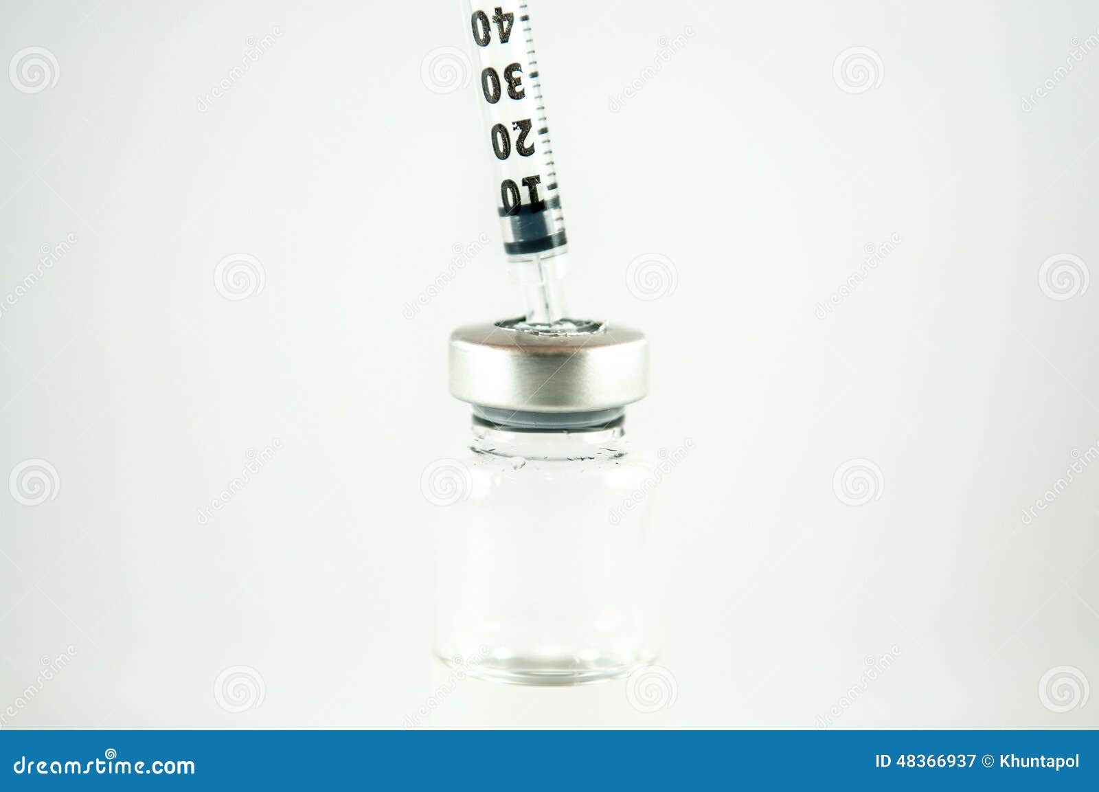 Geschlossen Herauf Spritze Setzen Sie an Kappe Der Phiole Stockbild ...