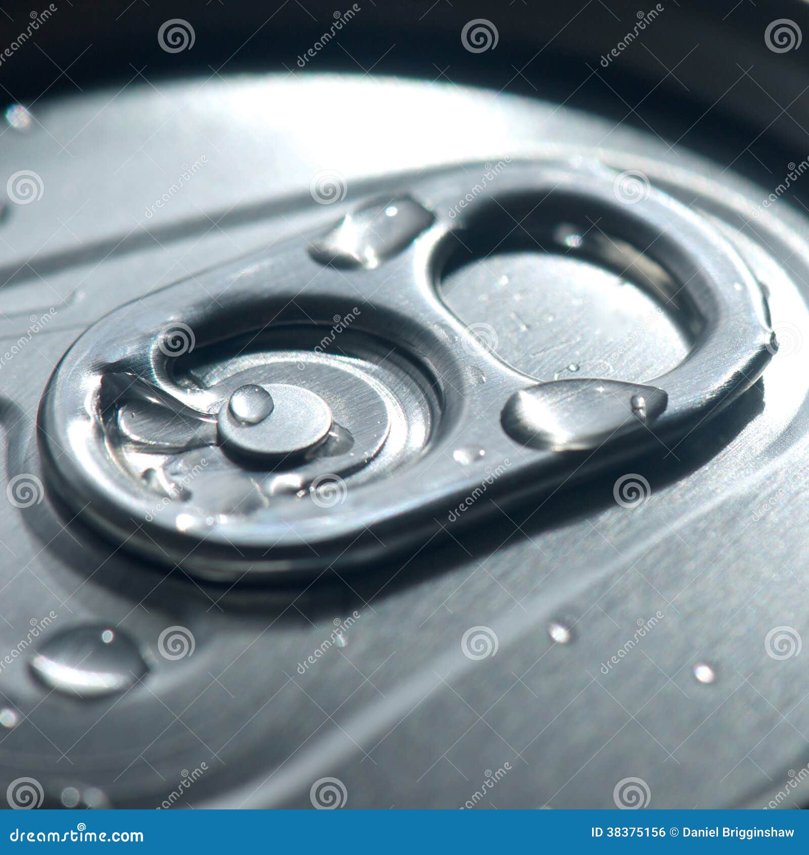 Geschlossene Dose stockfoto. Bild von getränk, öffner - 38375156