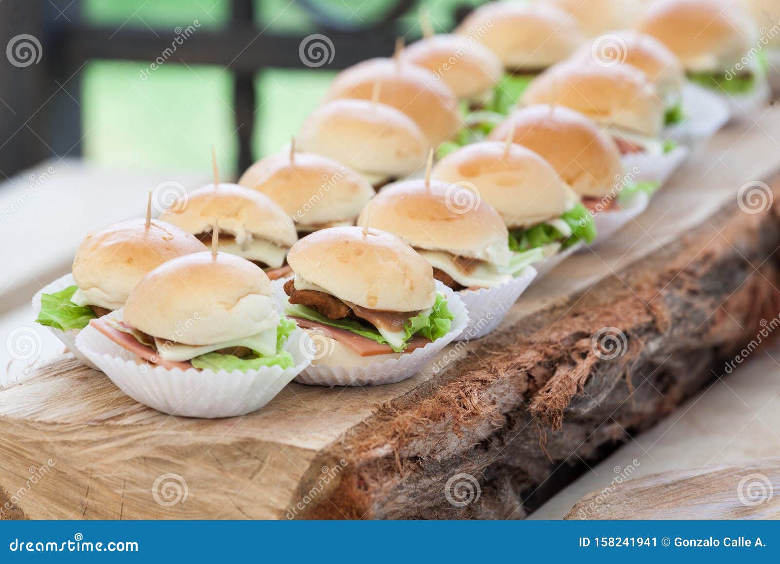 Geschmackvolle Mini-Burger, Snacks an Der Rezeption Stockbild - Bild ...