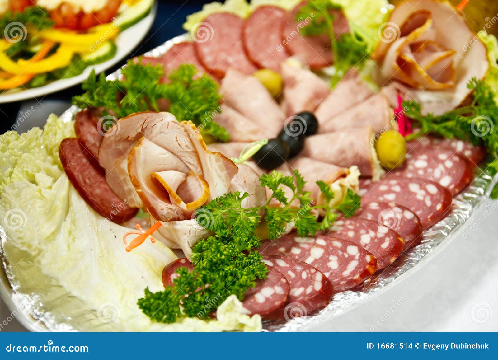 Geschnittene Wurst Und Fleisch Stockfoto - Bild von nahrung, kochen ...