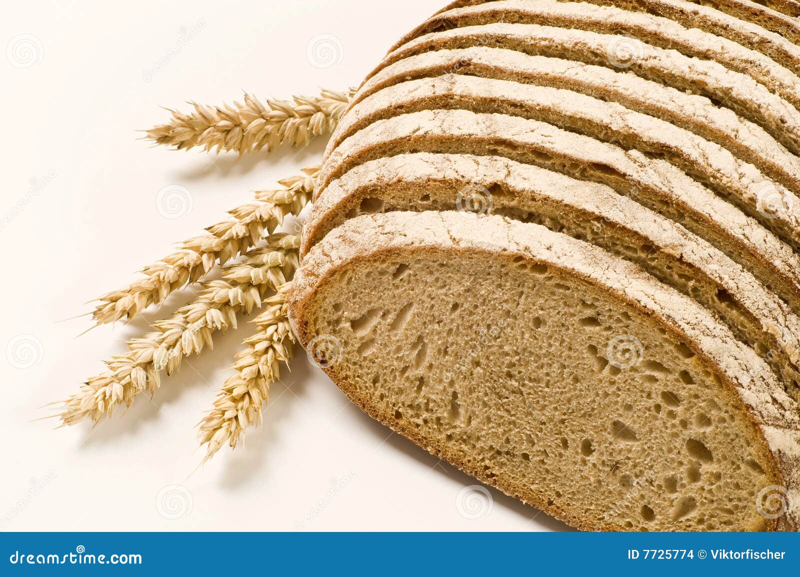 Geschnittenes Laib Des Brotes Stockfoto - Bild von geschnitten, brot ...