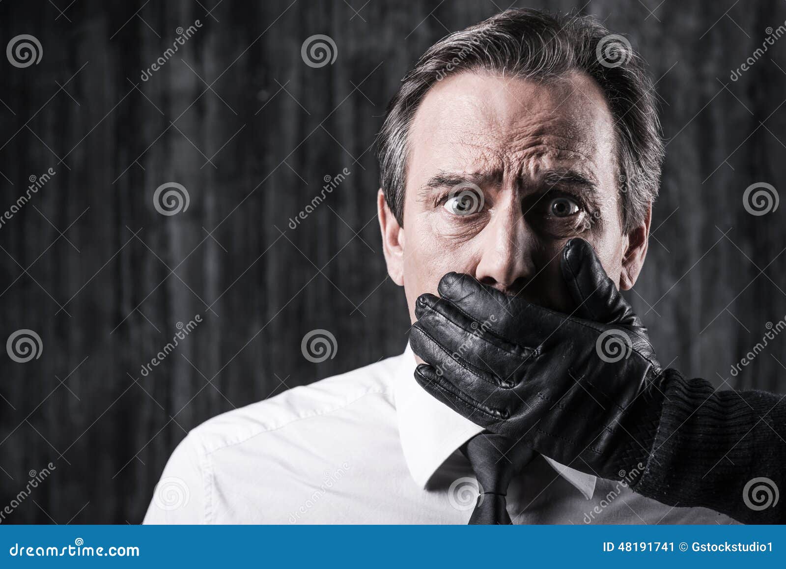 Geschokt slachtoffer stock afbeelding. Image of handen - 48191741