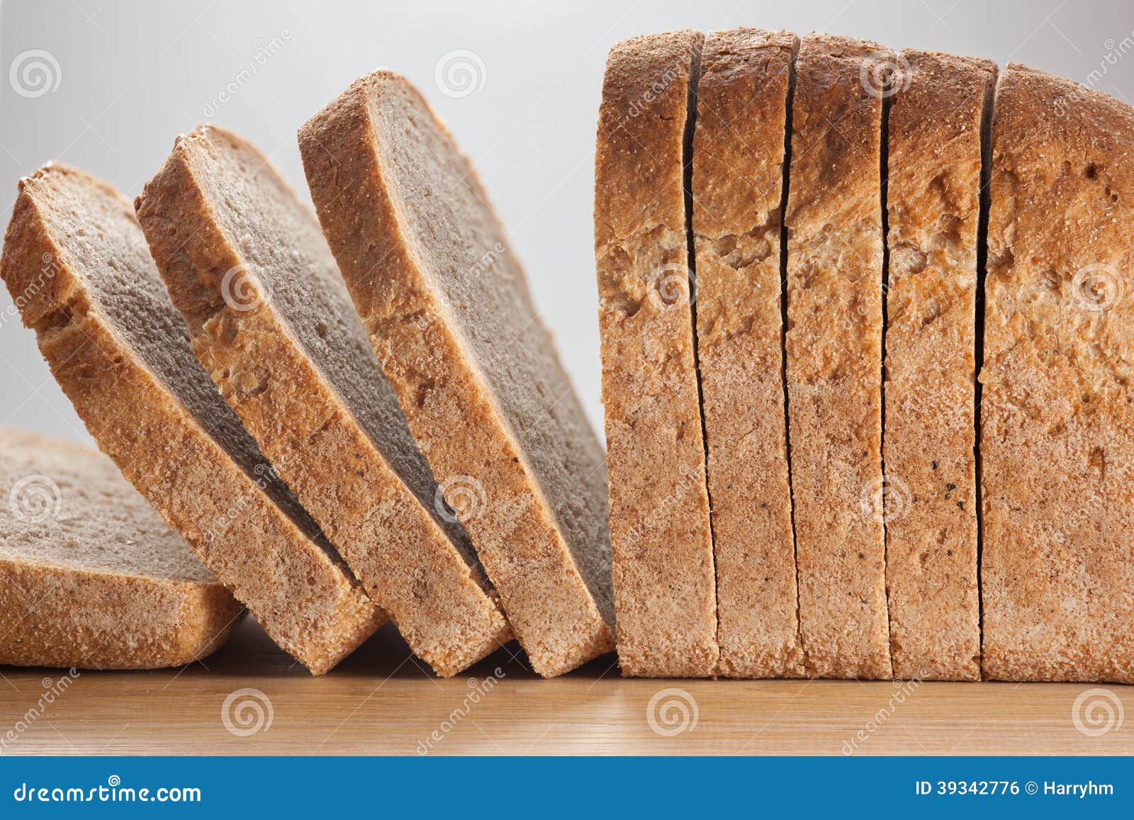 Gesneden Brood Bij Een Raad Stock Foto - Afbeelding bestaande uit brood ...