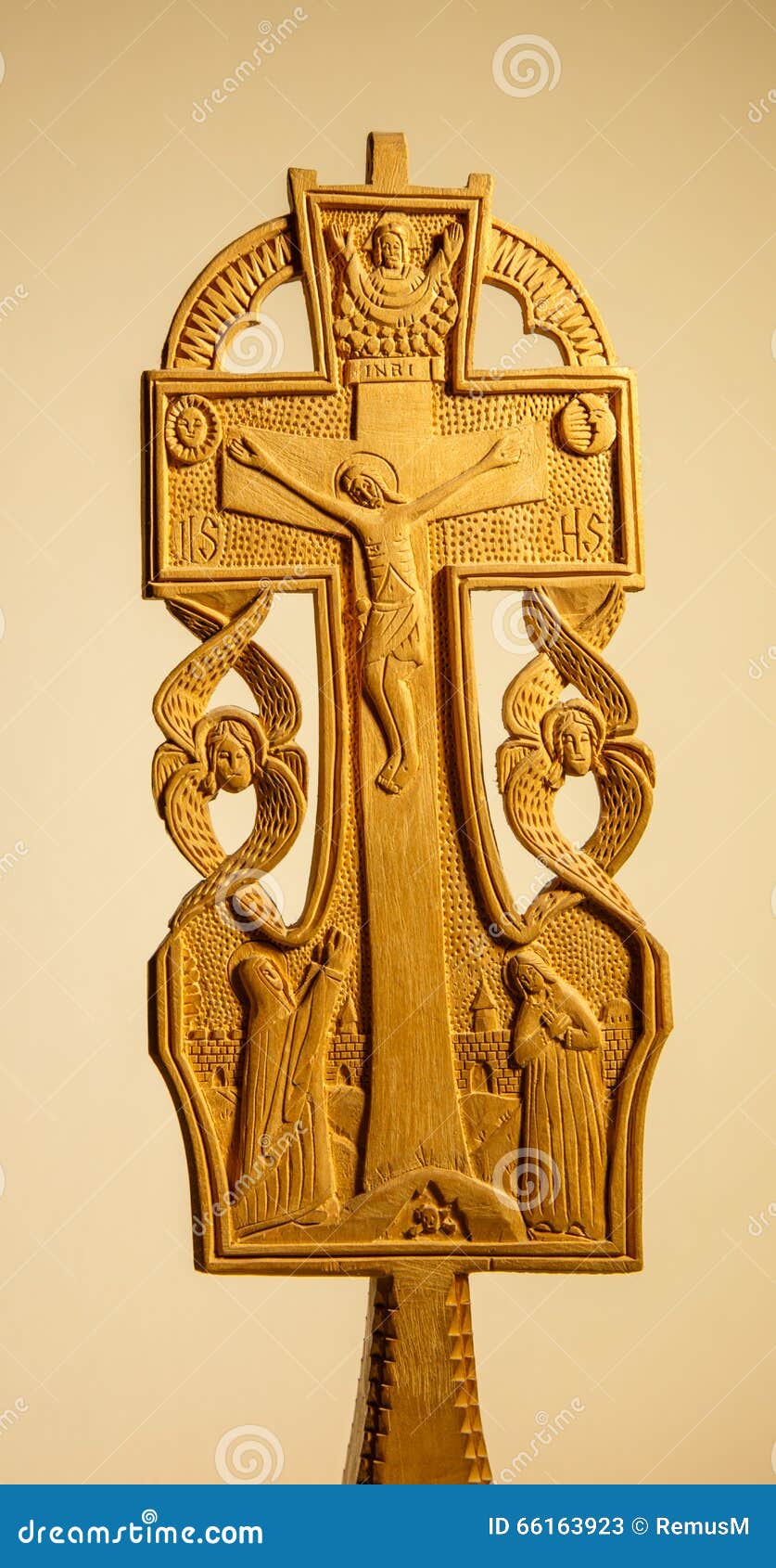 Gesneden houten kruis stock afbeelding. Image of hout - 66163923