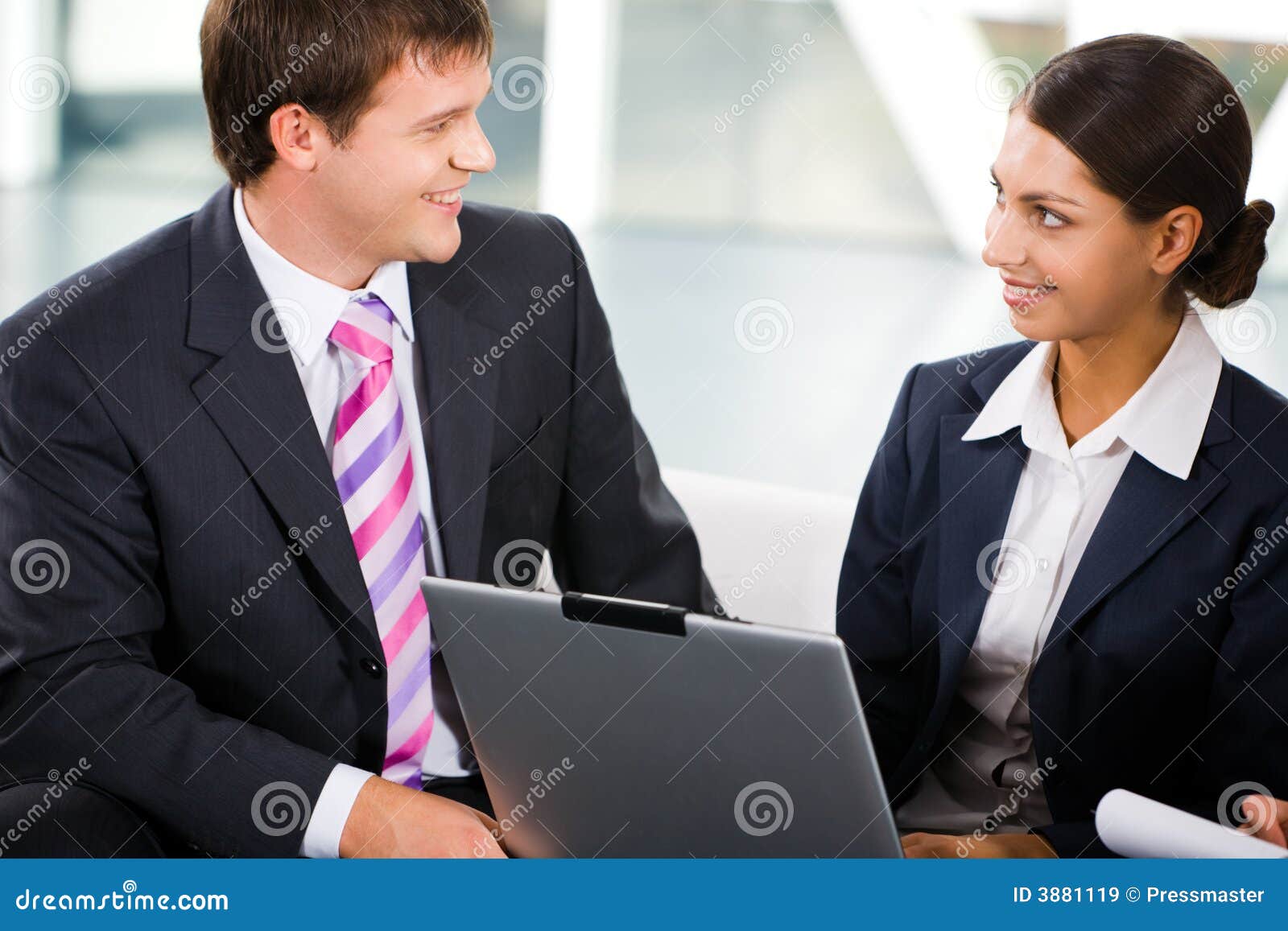 Gesprek stock afbeelding. Image of raadpleging, gelukkig - 3881119