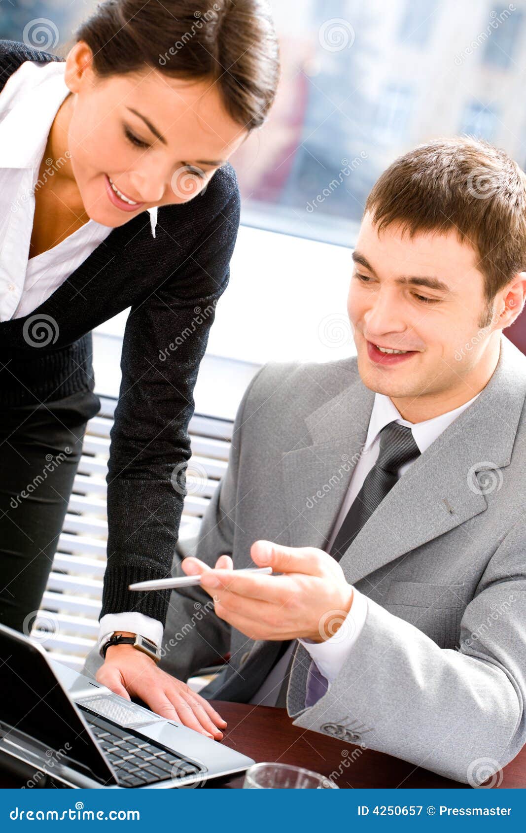 Gesprek stock afbeelding. Image of computer, professioneel - 4250657