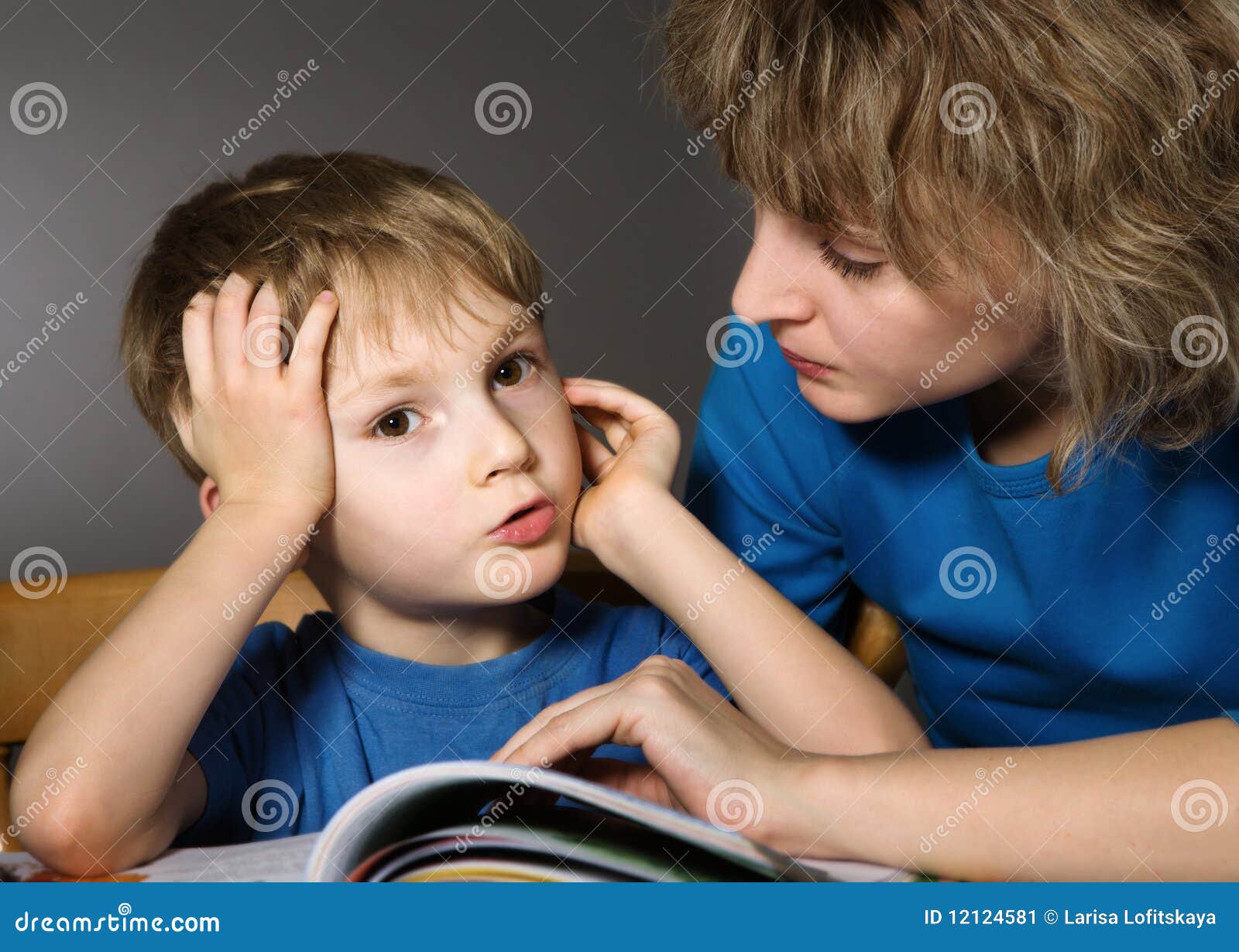 Gesprek samen stock afbeelding. Image of ouder, bespreking - 12124581