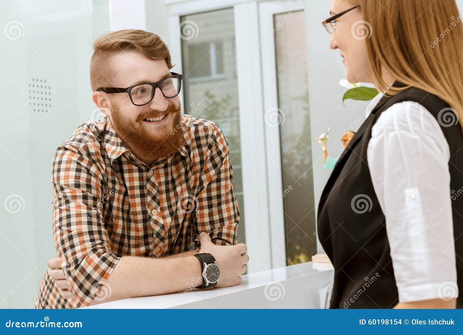 Gesprek Tussen De Cliënt En De Bureaumanager Stock Foto - Image of tand ...