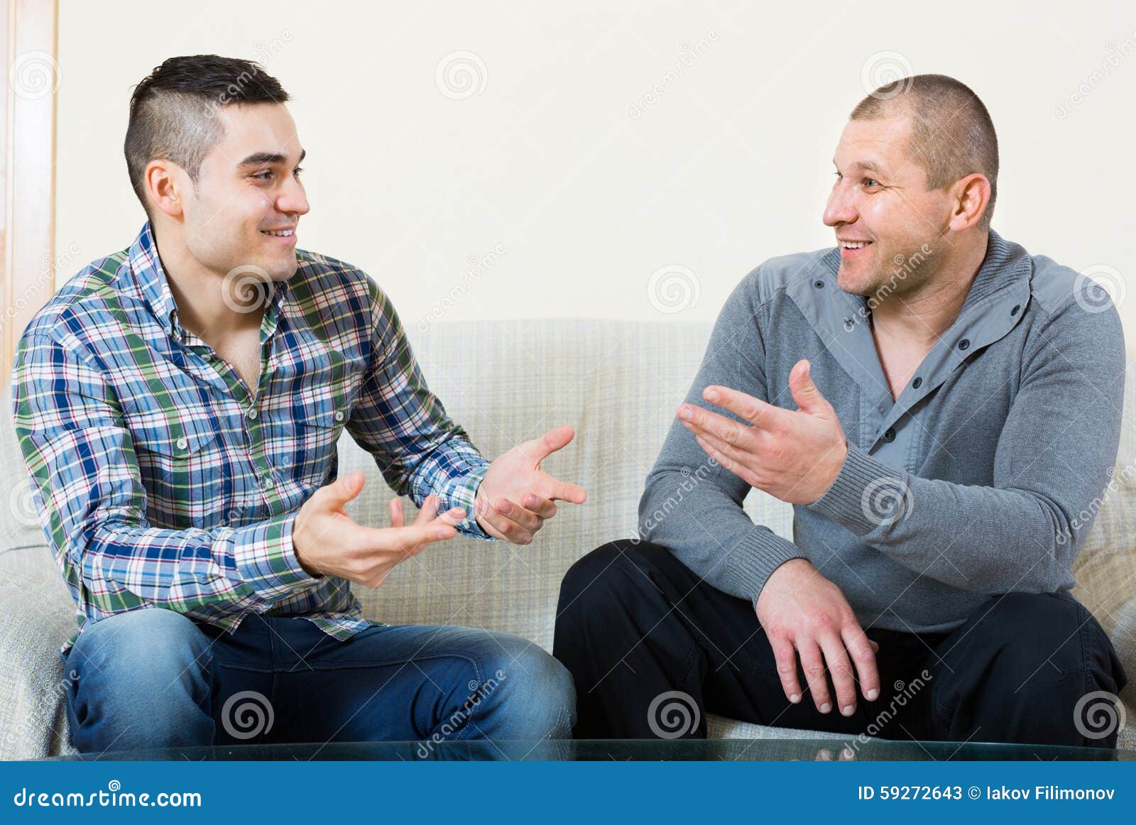 Gesprek Tussen Twee Mensen Binnen Stock Afbeelding - Image of positief ...