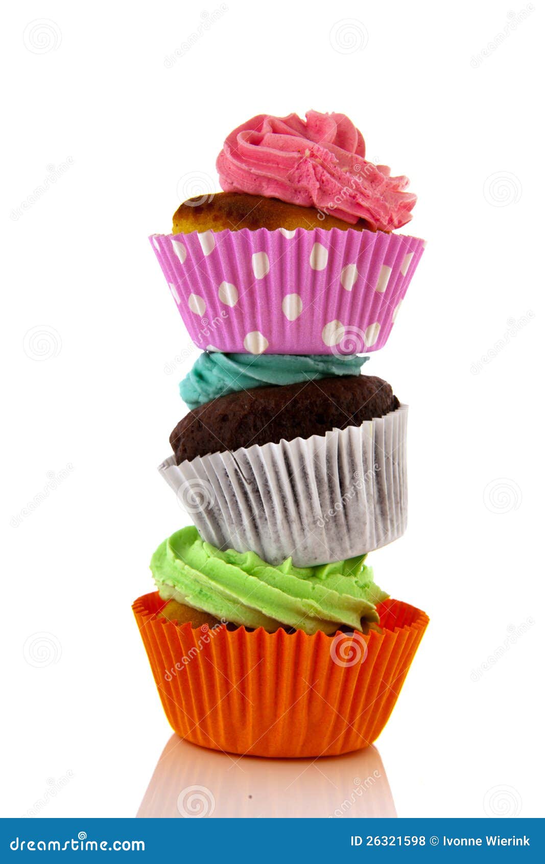 Gestapeld cupcakes stock foto. Image of slecht, zoet - 26321598