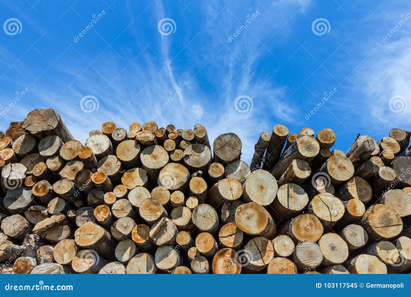 Gestapeld hout stock afbeelding. Image of duurzaam, achtergrond - 103117545