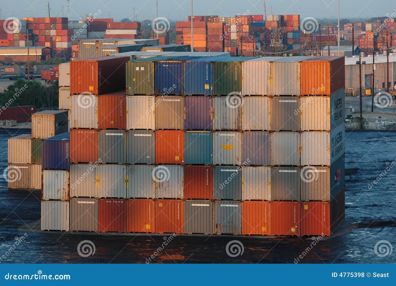 Gestapelde Verschepende Containers in Haven in Florida Stock Foto ...