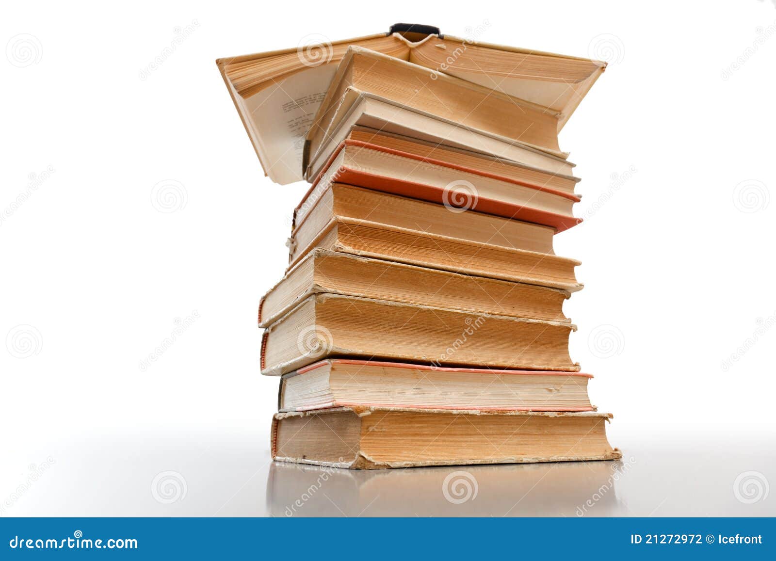 Gestapelte alte Bücher stockfoto. Bild von winkel, verzeichnis - 21272972