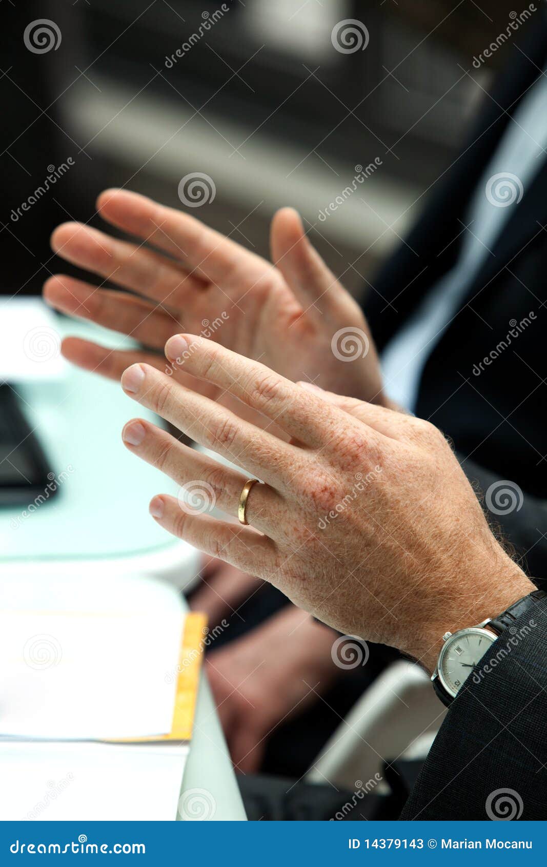 Gesticulation image stock. Image du glace, professionnel - 14379143