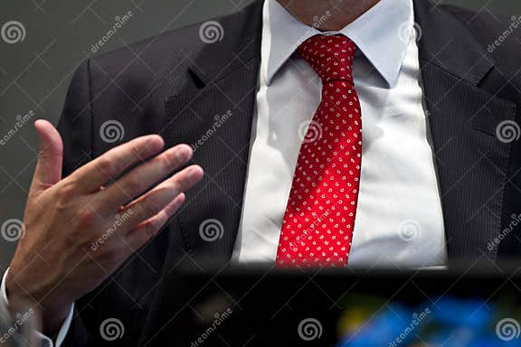 Gesticulation imagen de archivo. Imagen de rojo, asimiento - 20642687