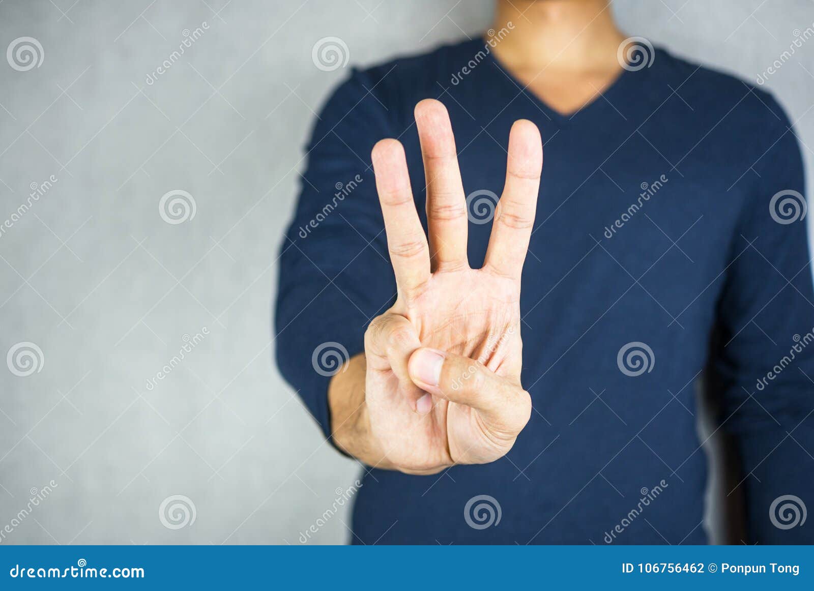 Gesto Di Mano Di Saluto Di Tre Dita Fotografia Stock - Immagine di ...