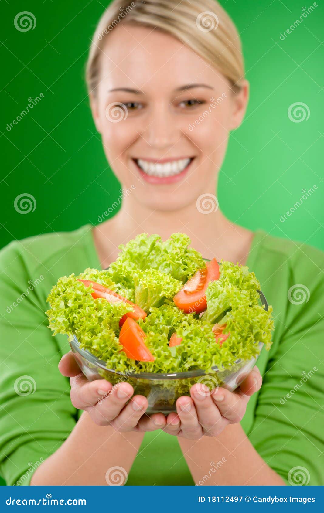 Gesunder Lebensstil - Frau Mit Gemüsesalat Stockbild - Bild von ...