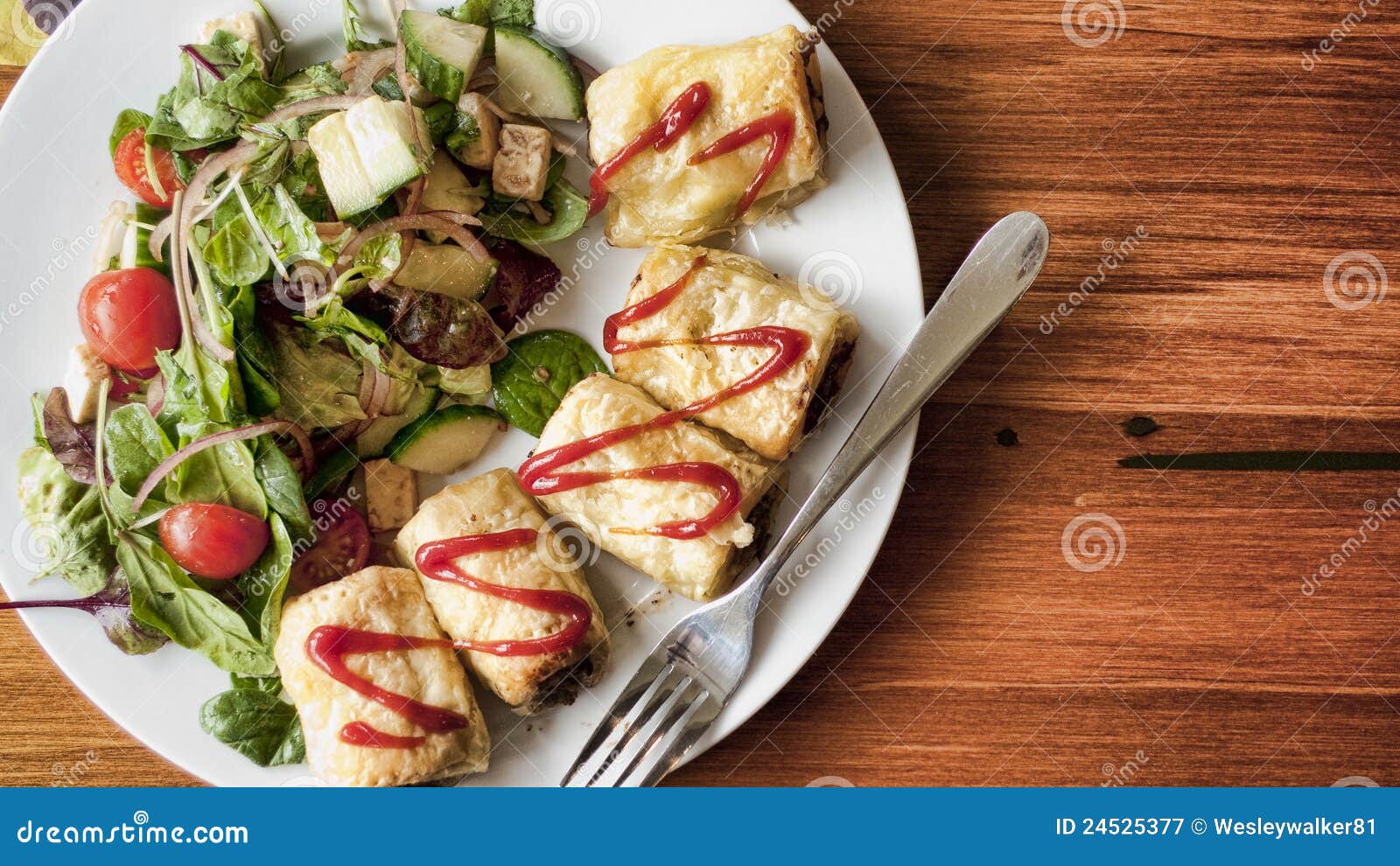 Gesundes Mittagessen stockbild. Bild von wurst, kirsche - 24525377