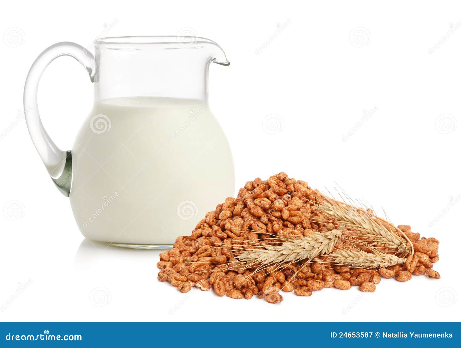 Getreideflocken und -milch stockbild. Bild von gesund - 24653587