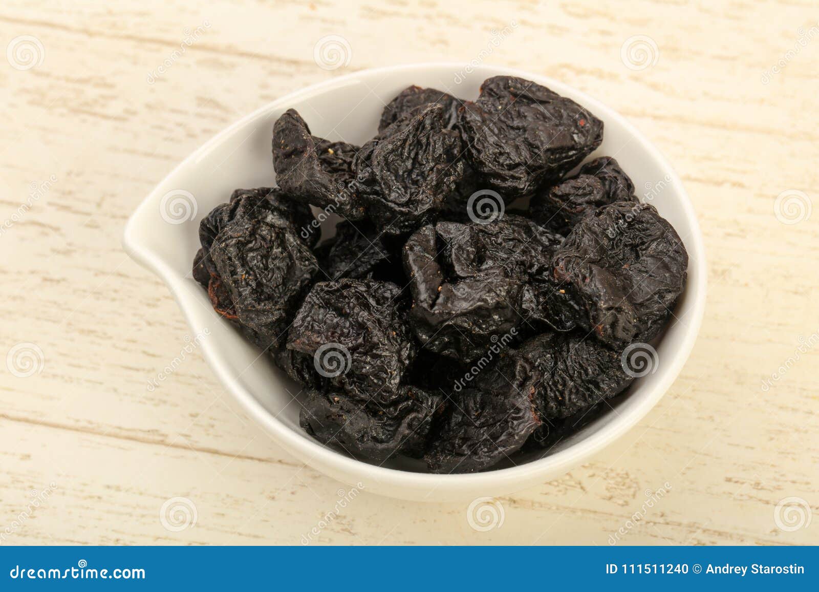 Getrocknete Pflaumen stockfoto. Bild von trocken, nahrung - 111511240