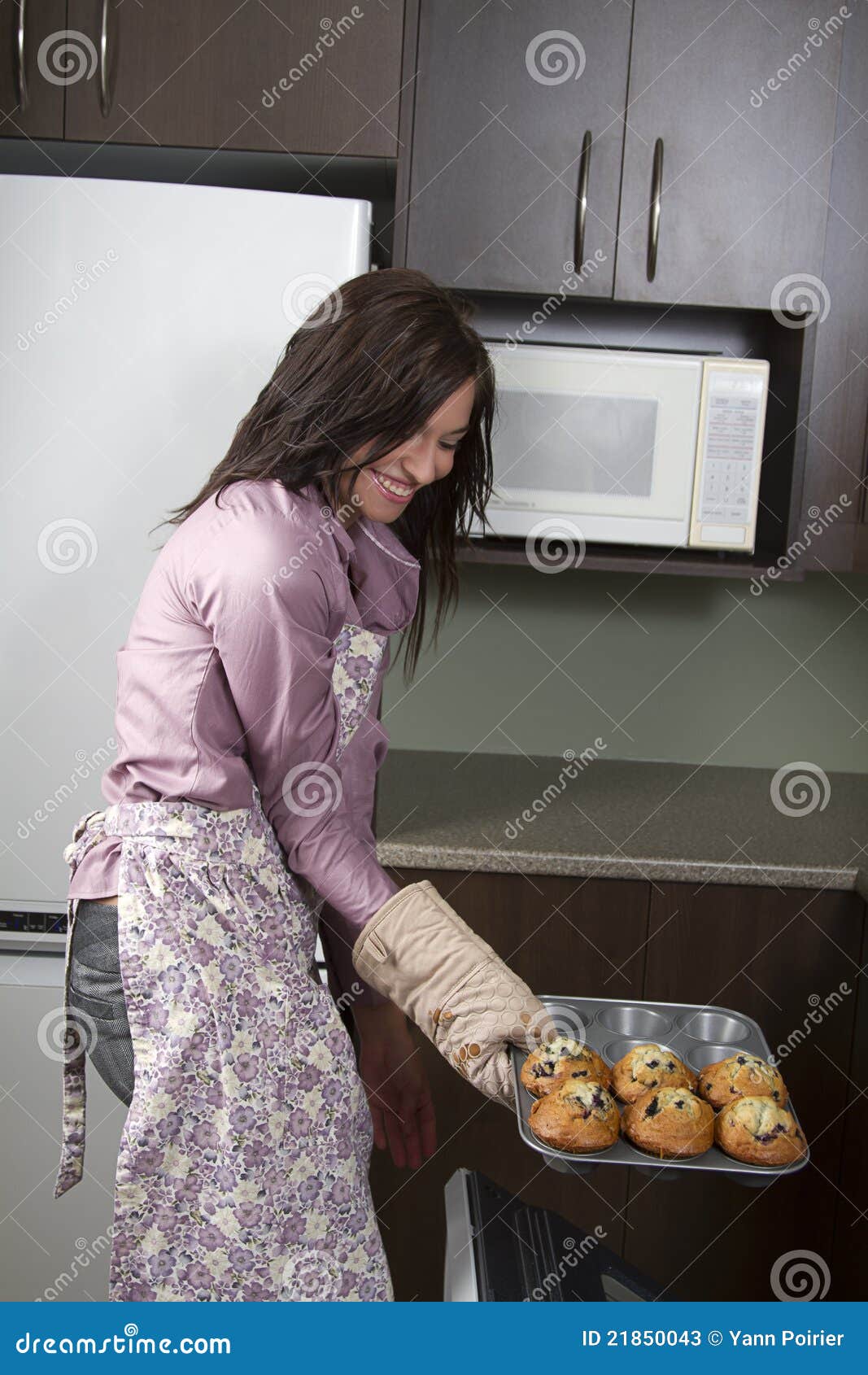 Getting the muffins stock image. Image of health, bake - 21850043