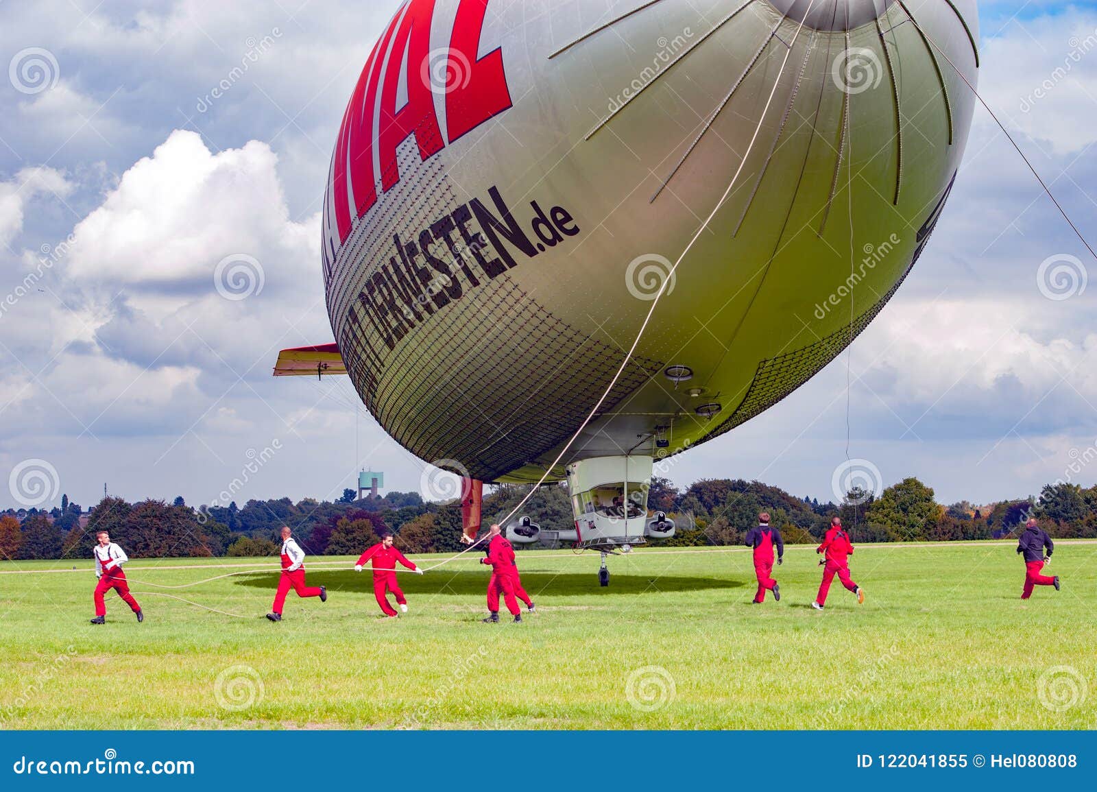 Airship, Team Preparing Zeppelin for Landing Editorial Image - Image of ...