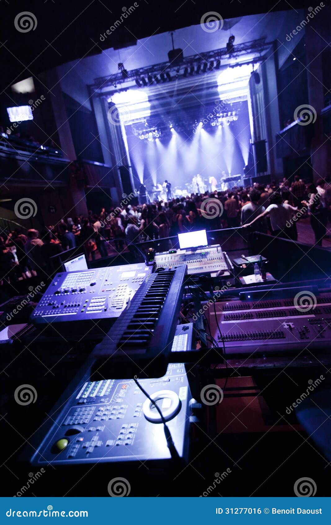 Getting Ready for a Live Concert Stock Photo - Image of dark, keyboard ...