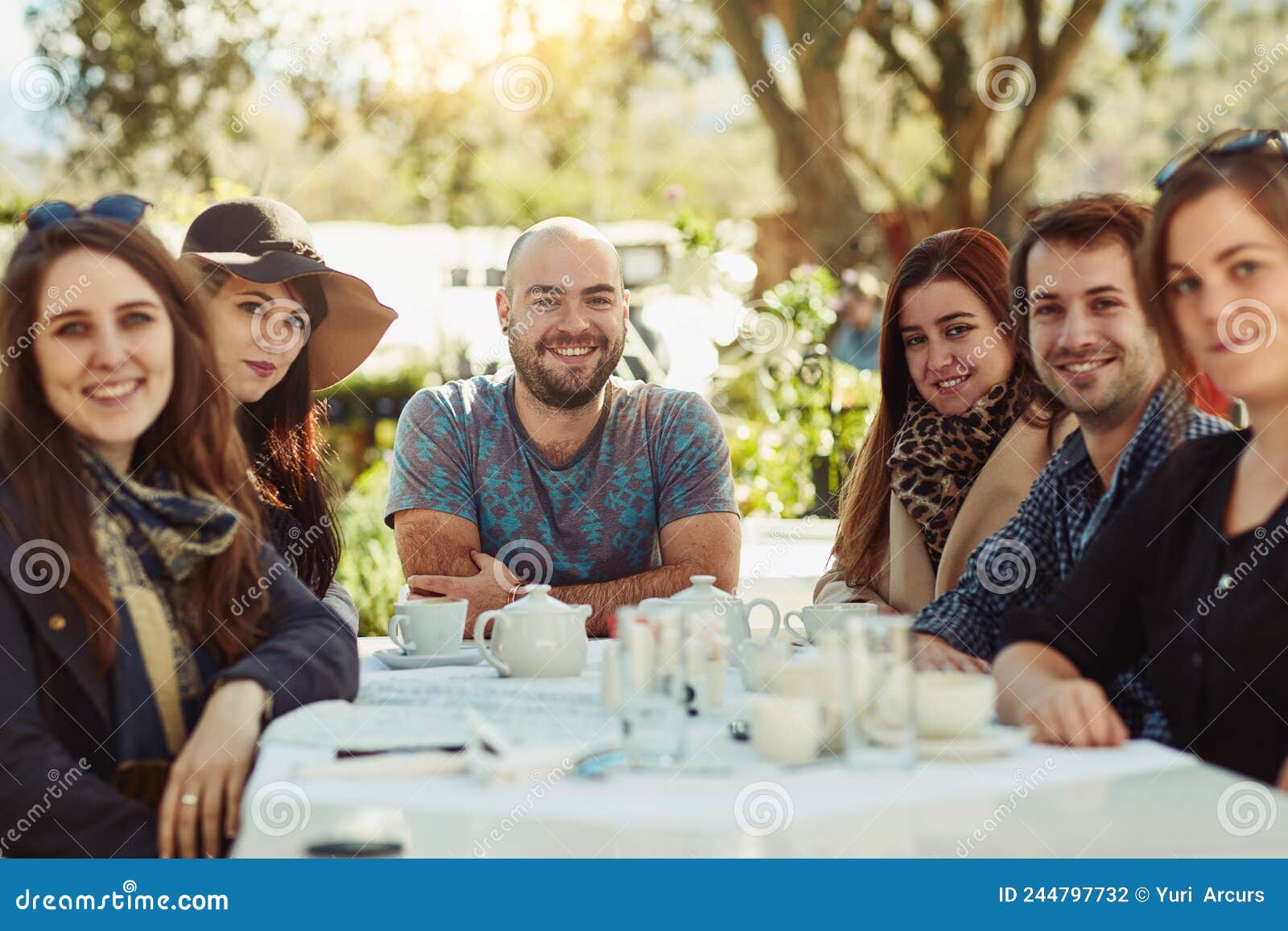 Getting Together for Lunch. Shot of a Group of Friends Having Lunch ...