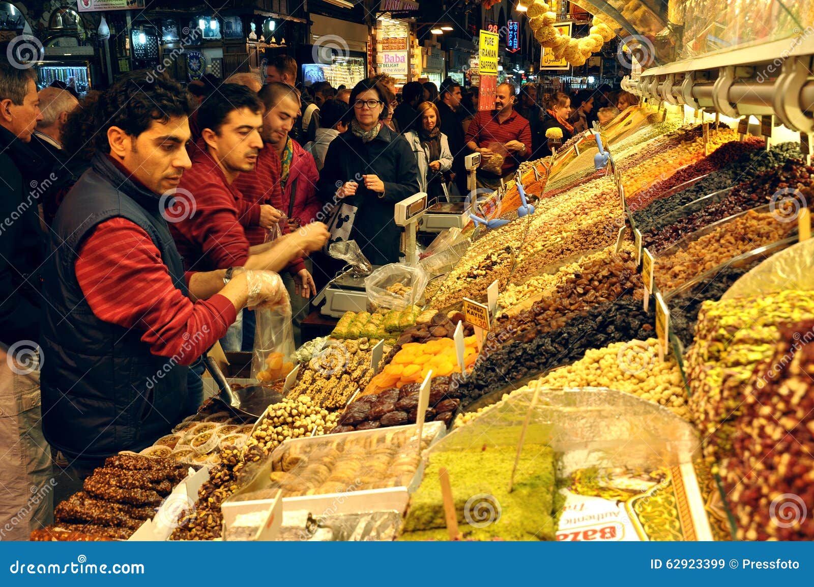 Gewürz-Markt, Istanbul redaktionelles stockbild. Bild von farbe - 62923399