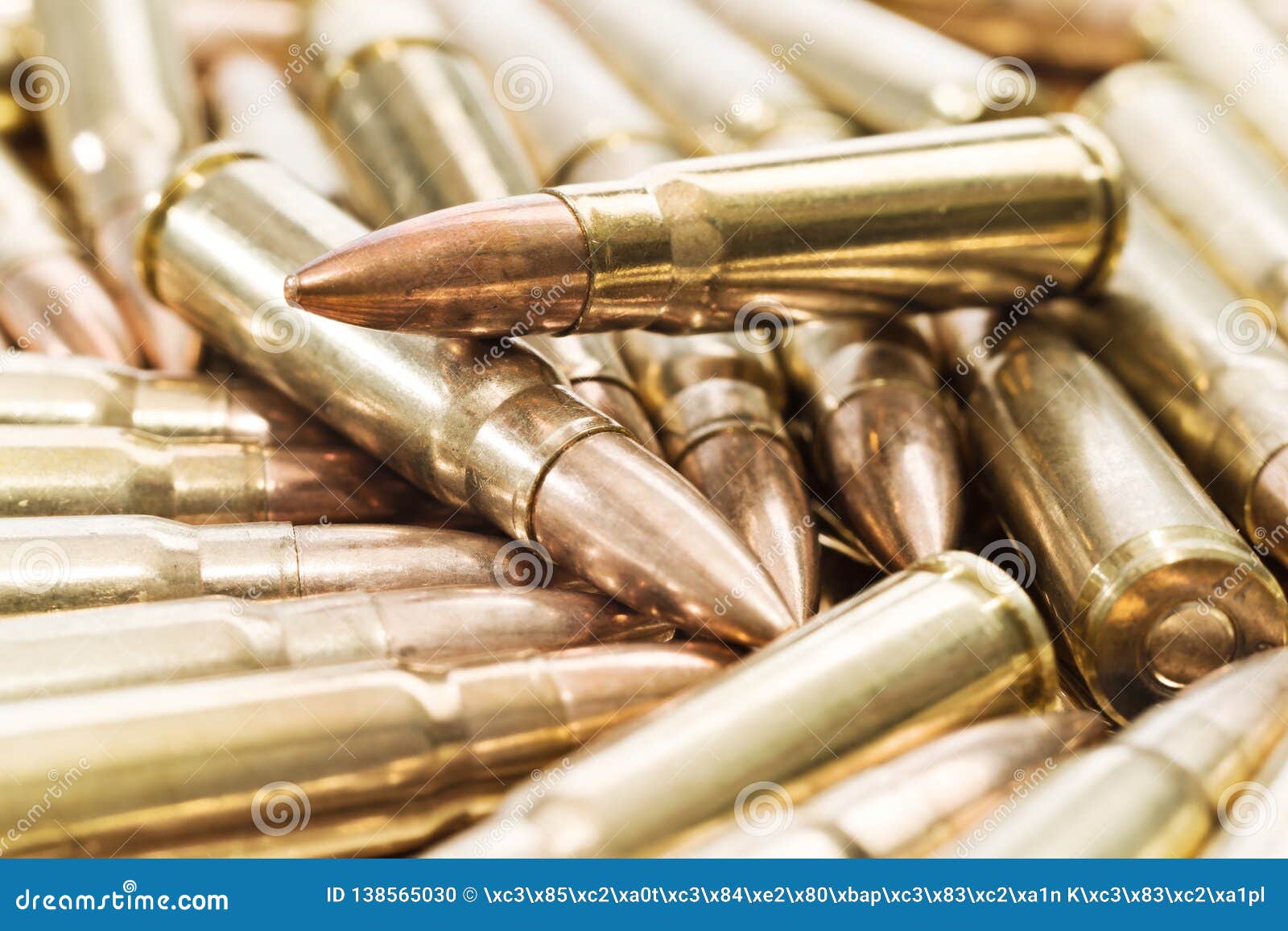 Geweer munitie stock foto. Image of brand, leger, velen - 138565030