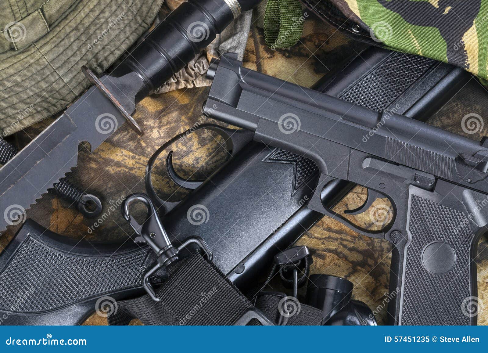Gewehre - Waffen - Jagd stockbild. Bild von zugelassen - 57451235