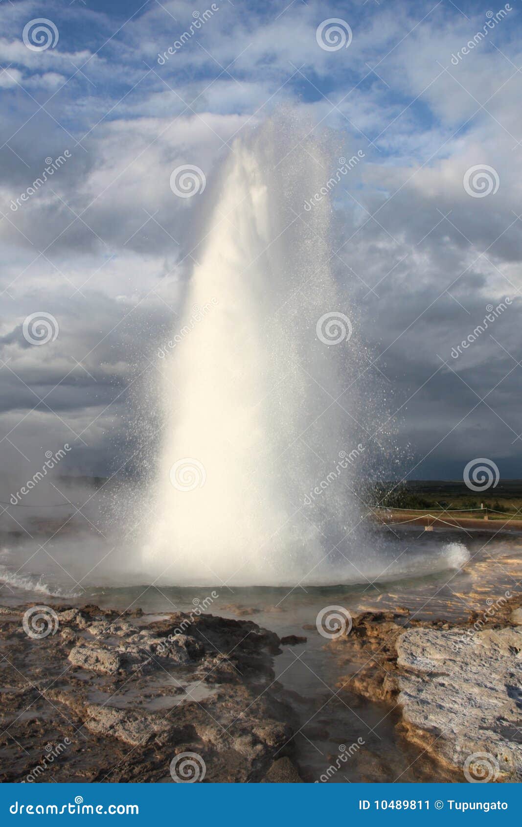 Geyser image stock. Image du normal, nature, célèbre - 10489811