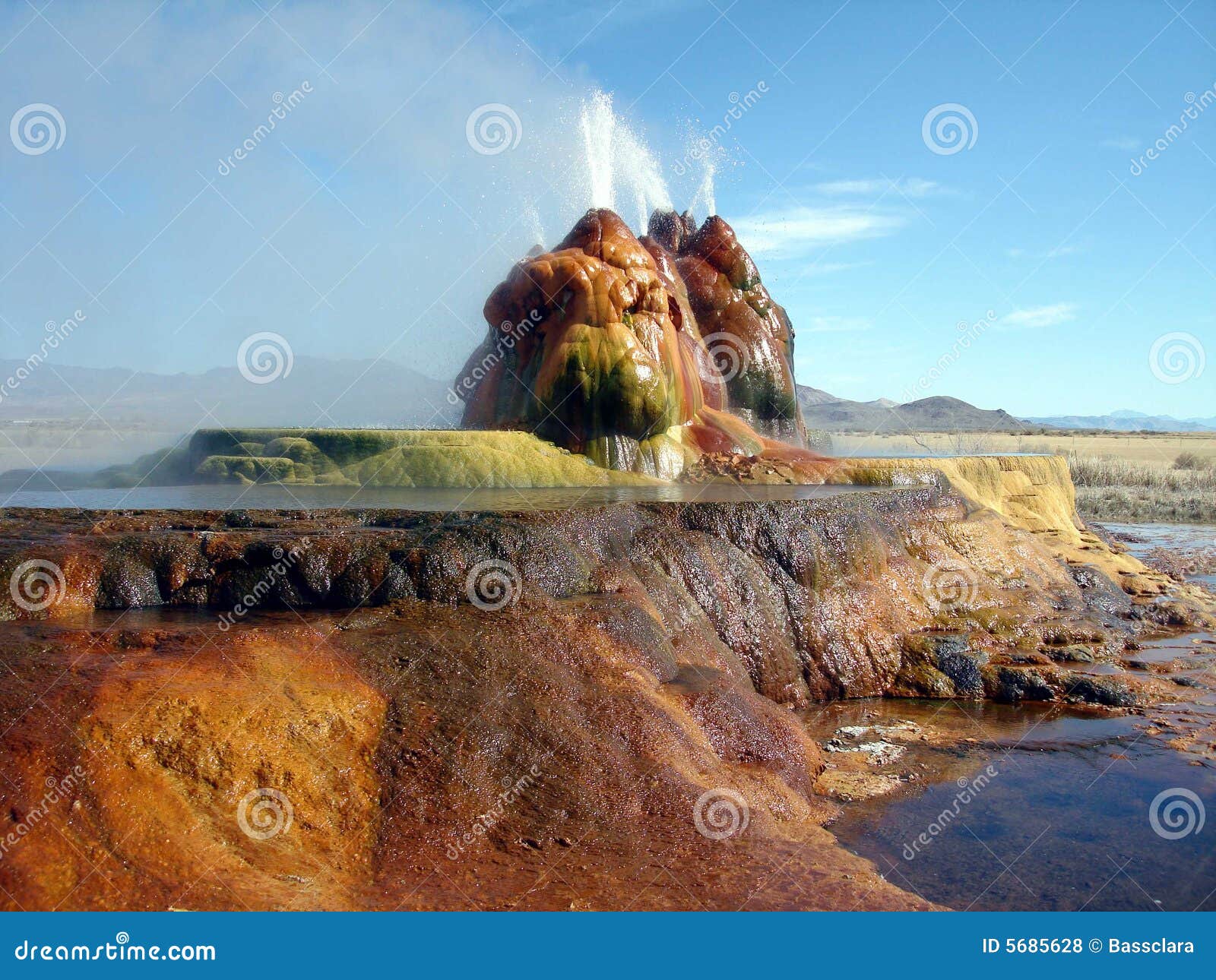 Geyser fotografia stock. Immagine di mosca, chimico, nave - 5685628