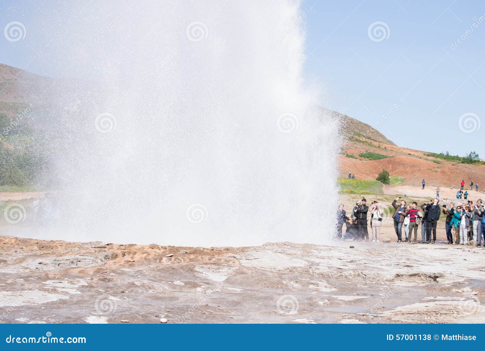 Geyser in iceland editorial stock photo. Image of splash - 57001138