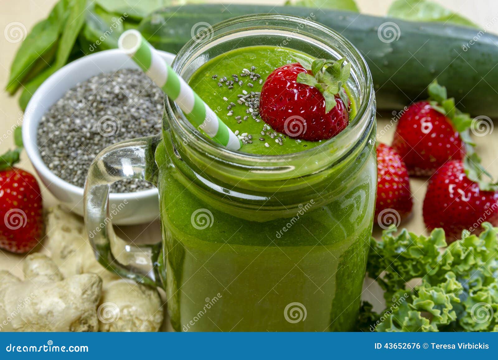 Gezond Groen Juice Smoothie Drink Stock Foto - Image of frambozen ...