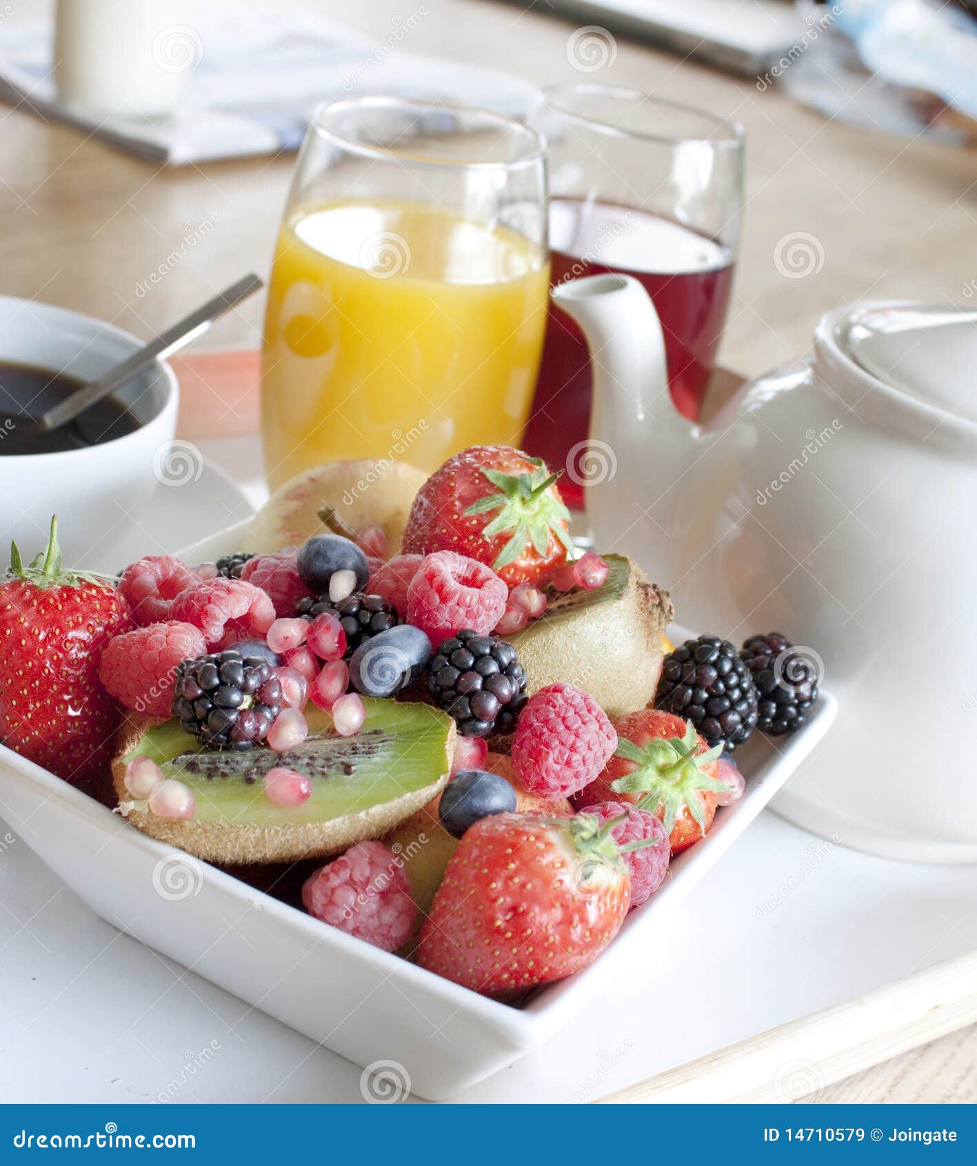 Gezond Ontbijt Met Fruit En Sap Stock Afbeelding - Image of gezond ...