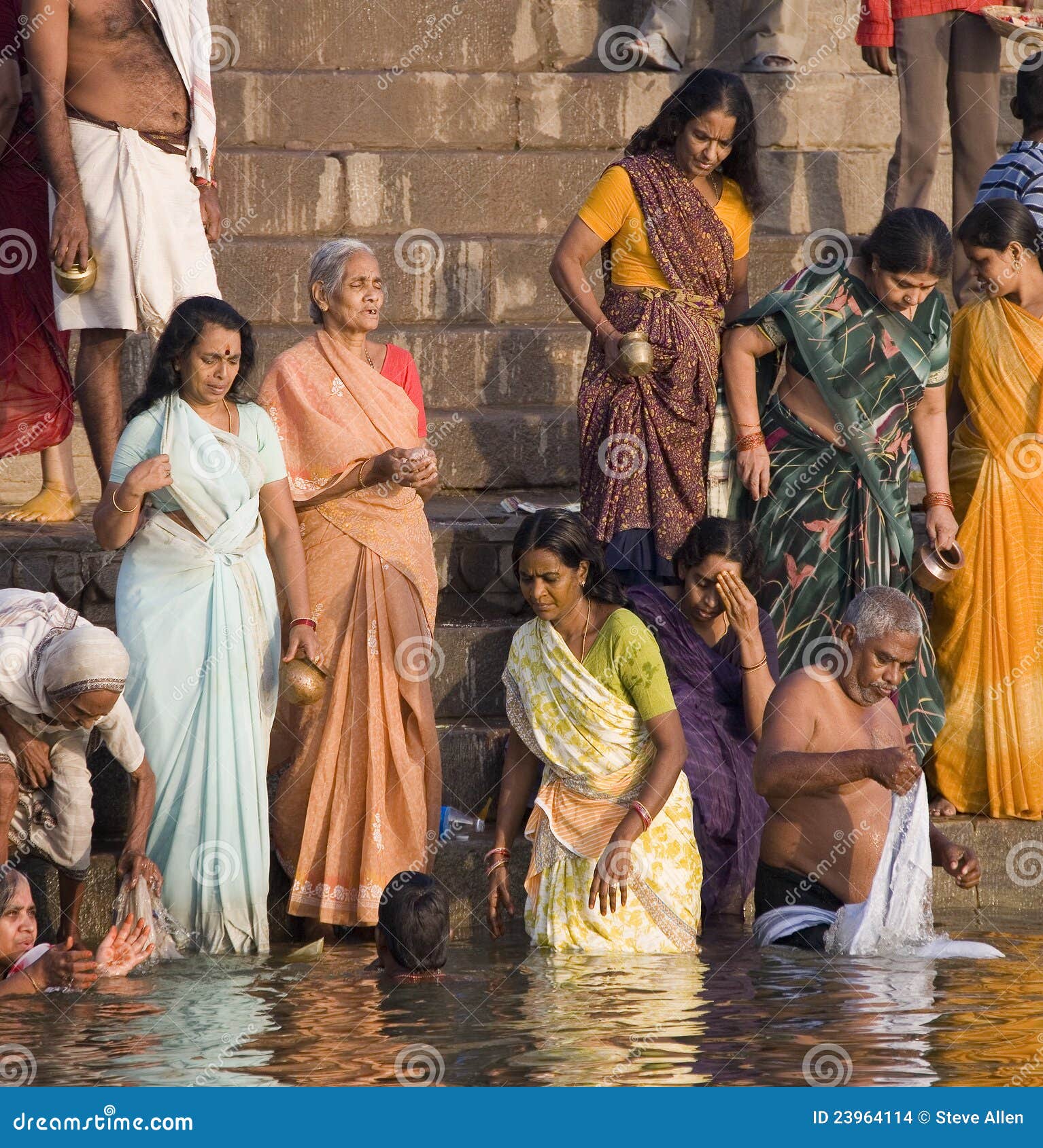Ghats Indou - Varanasi - L'Inde Image stock éditorial - Image du ghats ...