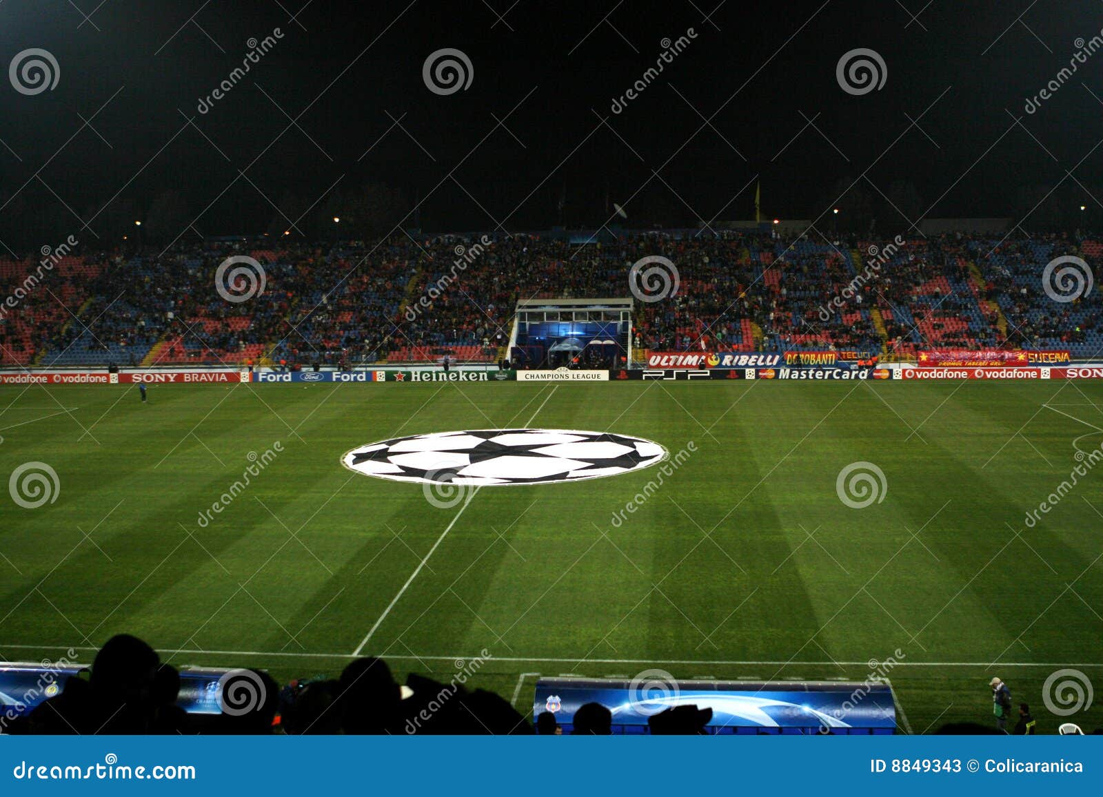 Ghencea Stadion redaktionelles stockfoto. Bild von liga - 8849343
