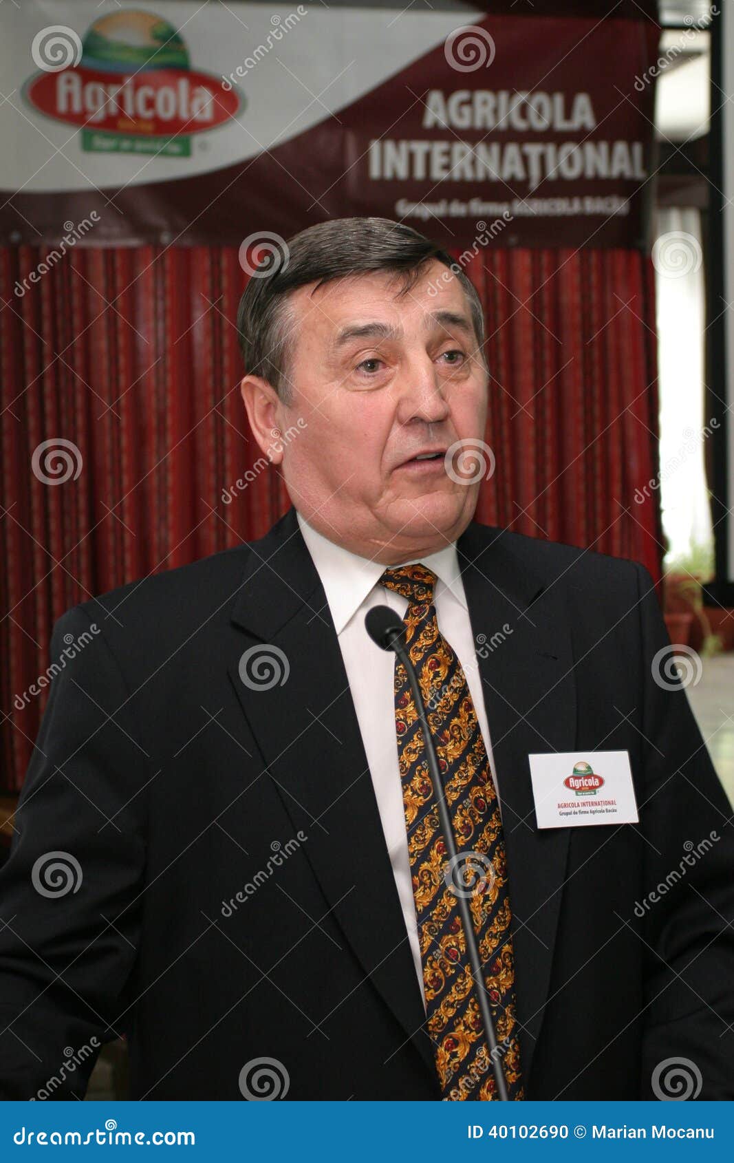 Gheorghe Antochi obraz editorial. Obraz złożonej z kurczak - 40102690