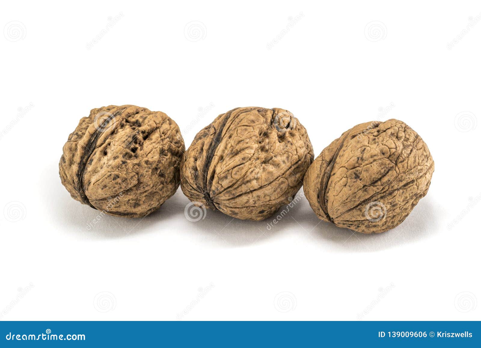 Gheriglio Con Le Coperture E Il Bakcground Bianco Fotografia Stock ...