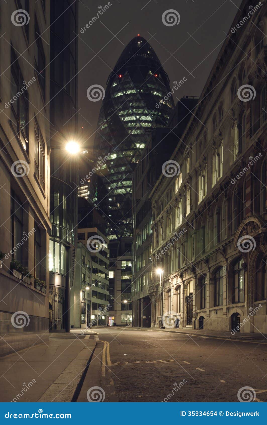 Gherkin building at night stock photo. Image of gherkin - 35334654