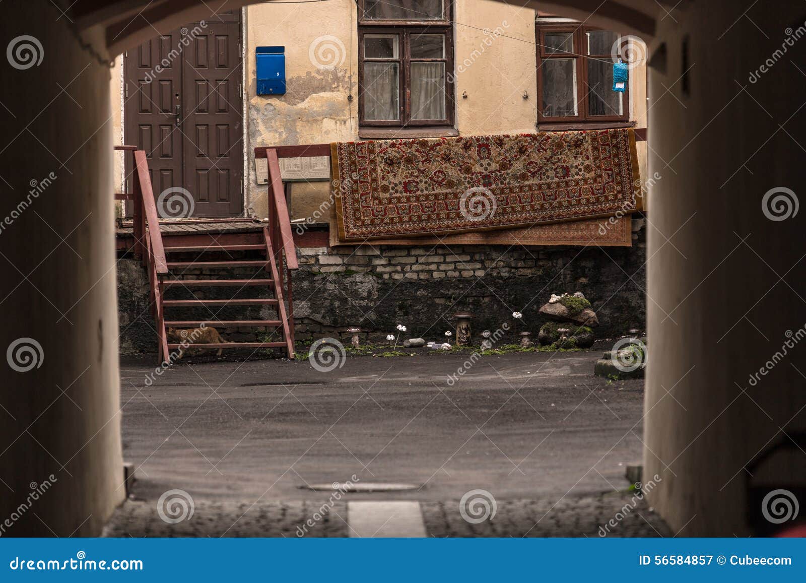 Ghetto courtyard stock image. Image of ghetto, pavement - 56584857