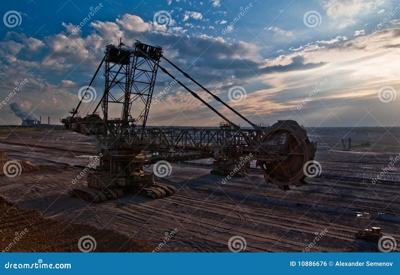 Giant Bucket Wheel Excavator Stock Photo - Image of garbage, digging ...
