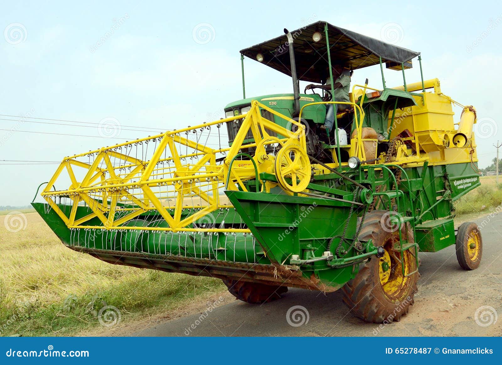 GIANT COMBINE HARVESTER editorial photography. Image of arming - 65278487