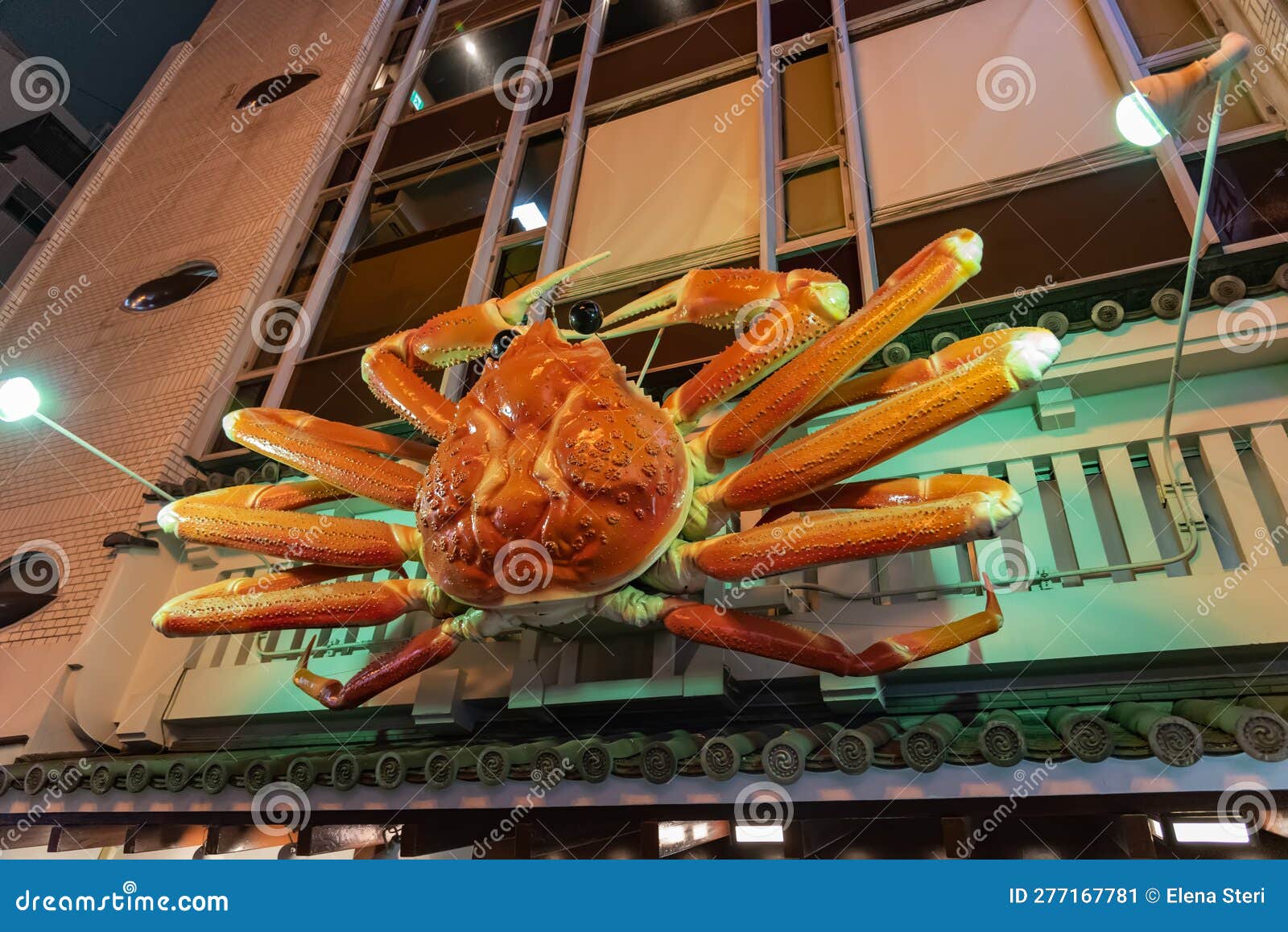 Giant crab on a building editorial photo. Image of food - 277167781