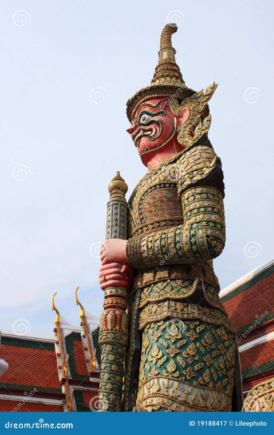 Giant guardian Statues stock image. Image of golden, colorful - 19188417